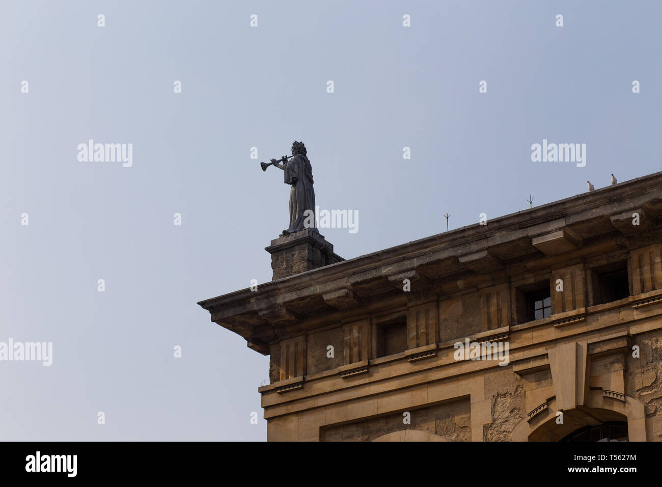 Trumpet player sculpture hi-res stock photography and images - Alamy