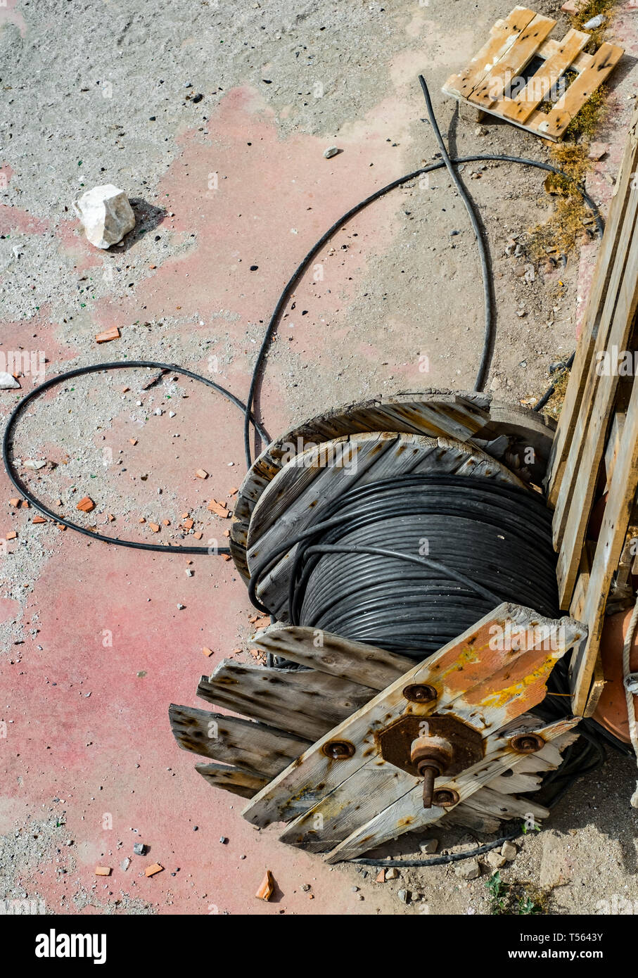 Wood electric cable drum background hi-res stock photography and images ...