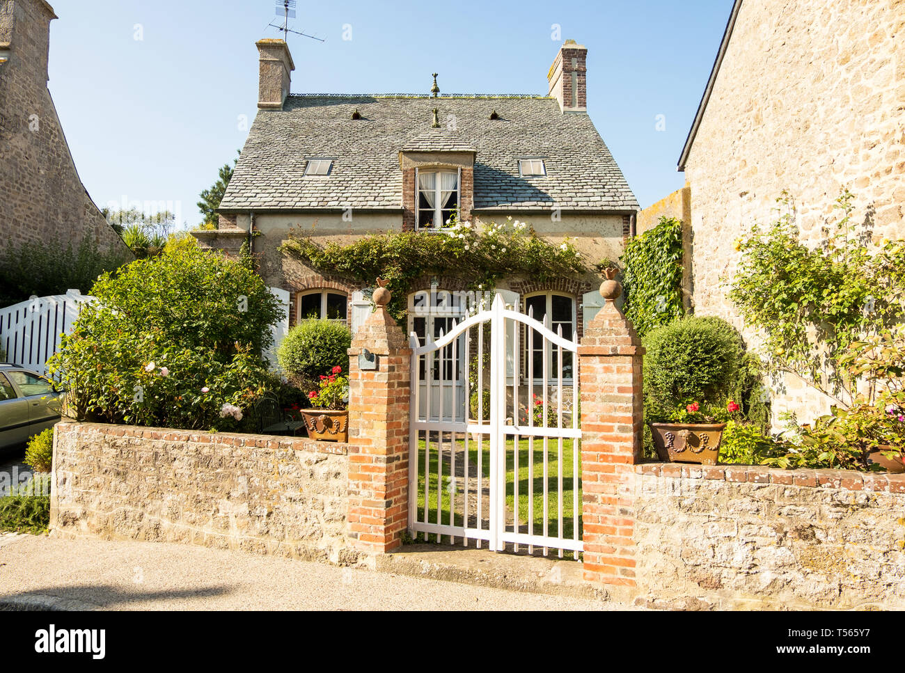 Normandy medieval rock wall hi-res stock photography and images - Alamy