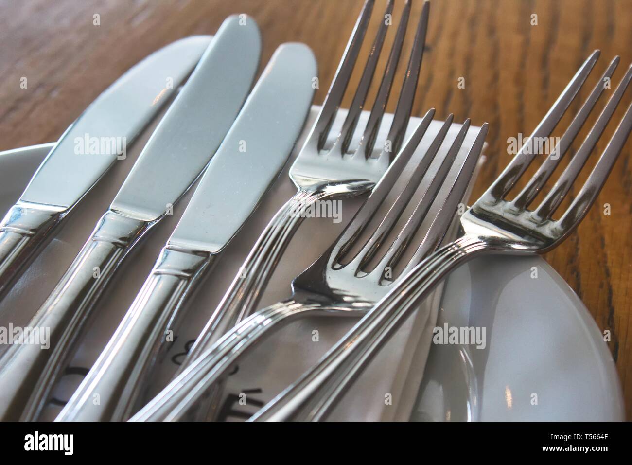 Table setting forks and knife hi-res stock photography and images - Alamy