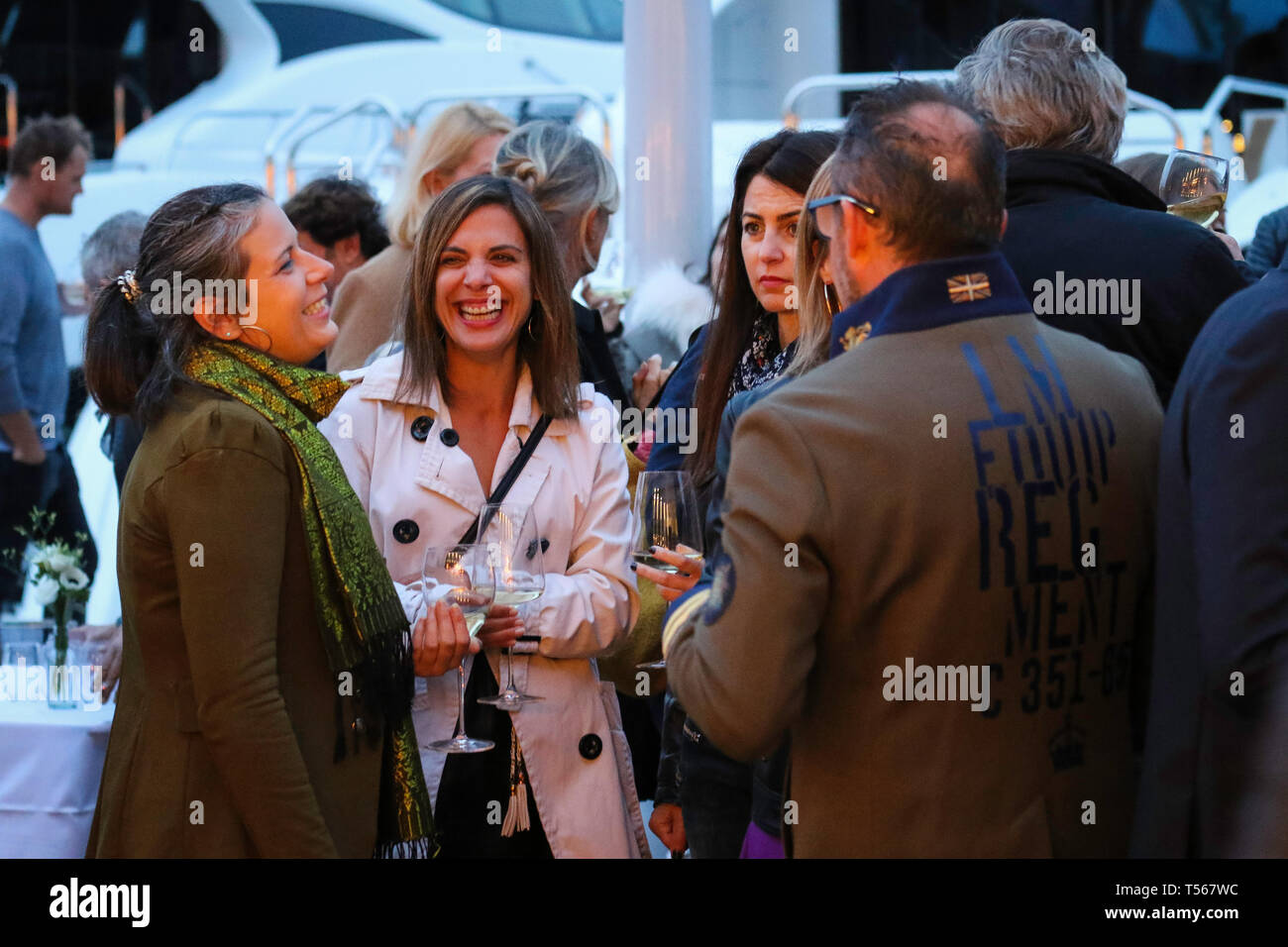 Bella Strada, La Petite Plage Restaurant ouvert, Cafe de Paris, Hotel ...