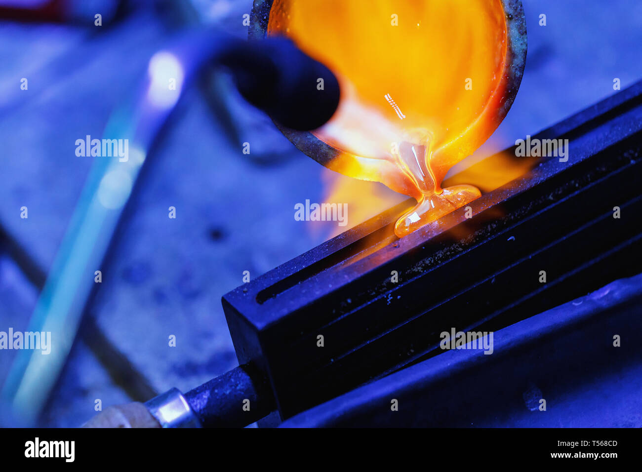 Smelting gold hi-res stock photography and images - Alamy