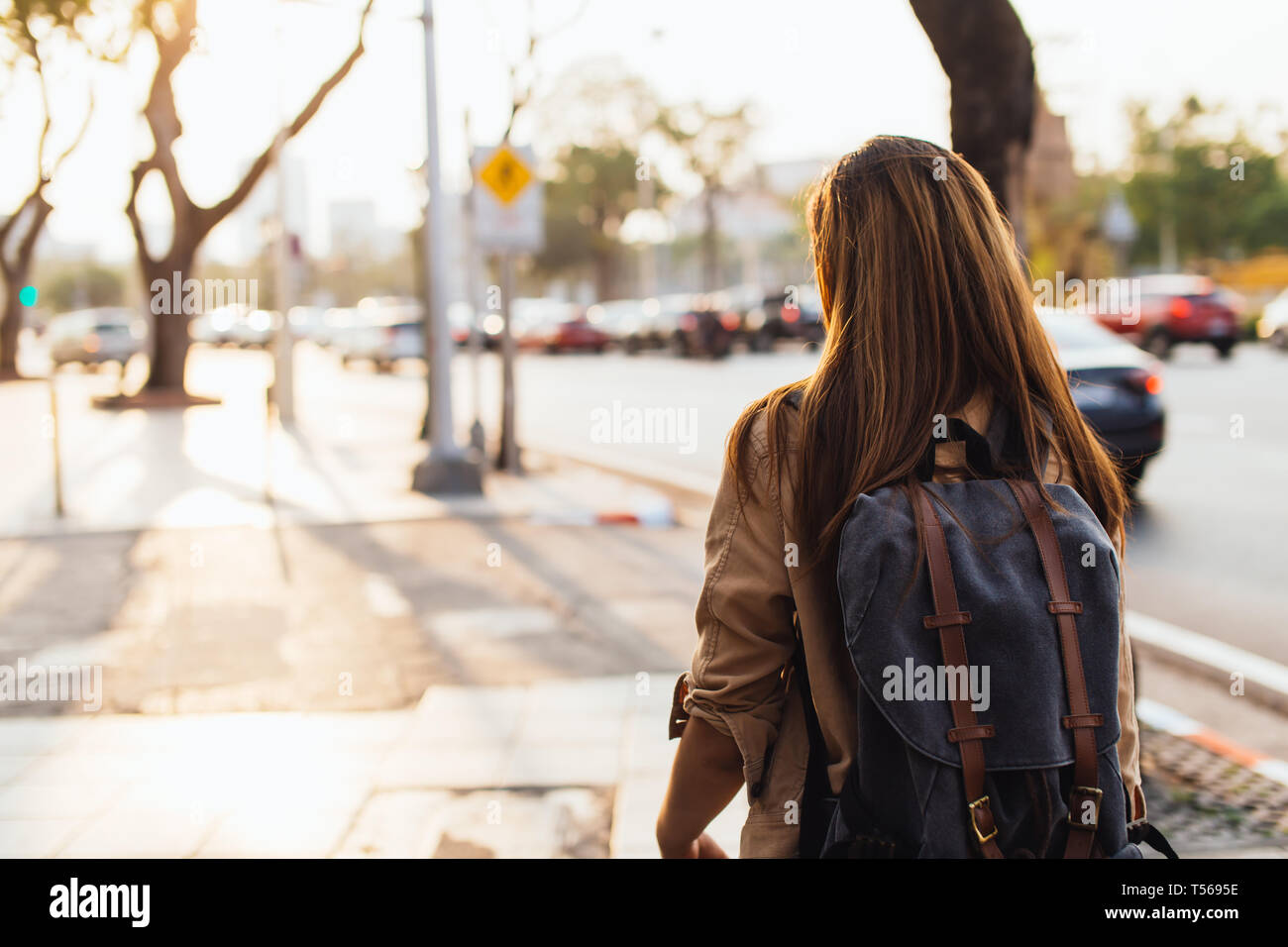 Backpacker back view city travel hi-res stock photography and images ...
