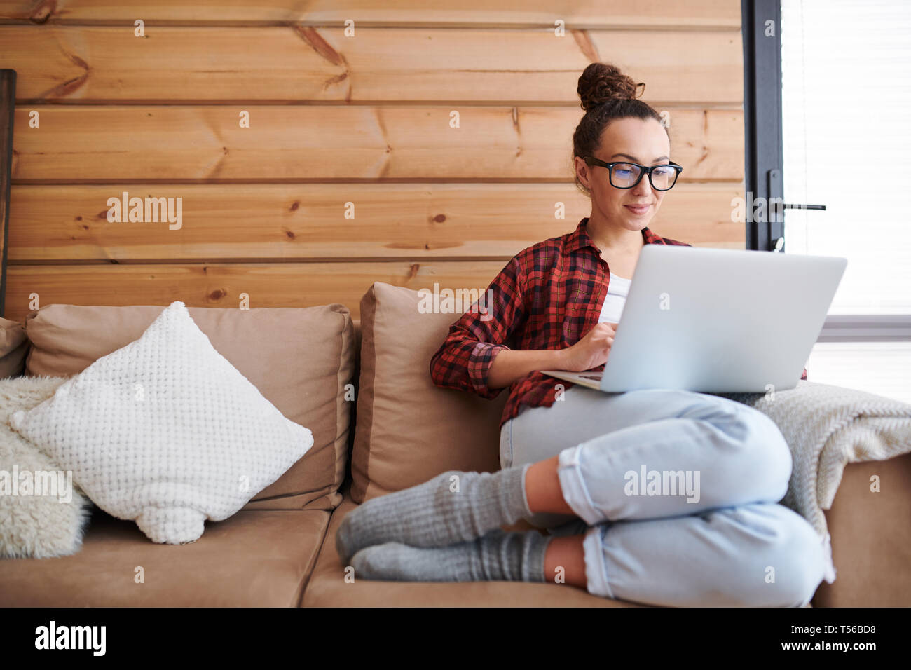 Young pretty freelance employee woman hi-res stock photography and ...