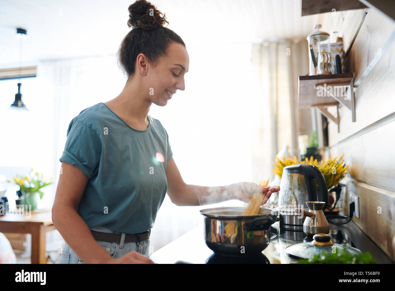 Woman cooking pasta kitchen hi-res stock photography and images - Alamy