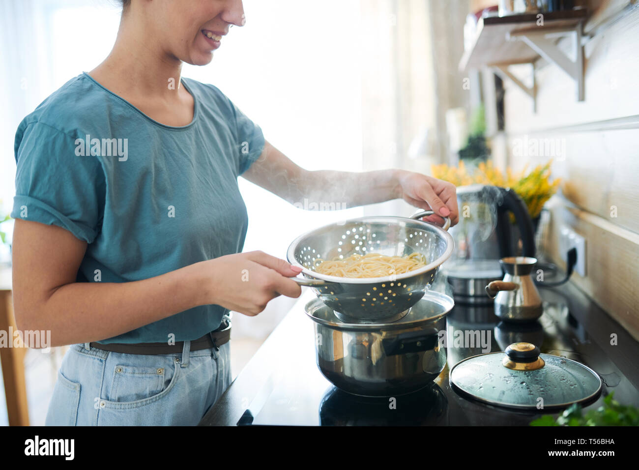 Spaghetti in colander Stock Photo - Alamy