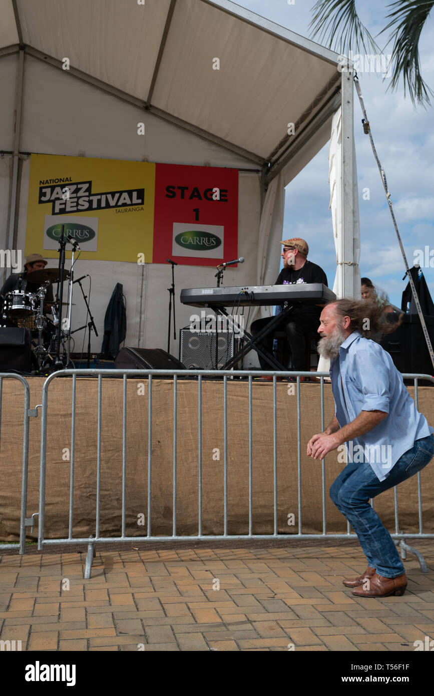 Unconcerned people hi-res stock photography and images - Alamy