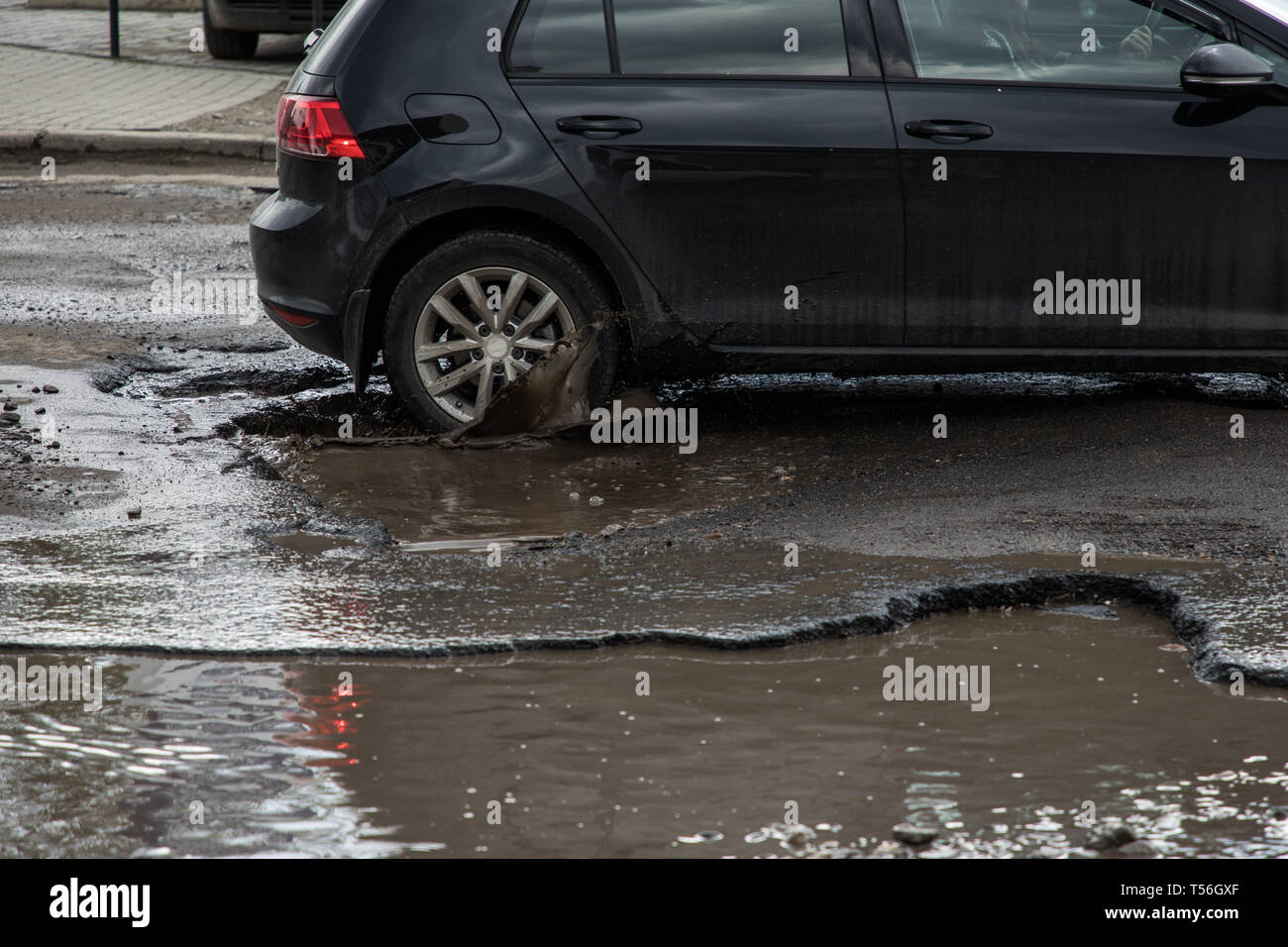 Pavement splash vehicle hi-res stock photography and images - Alamy
