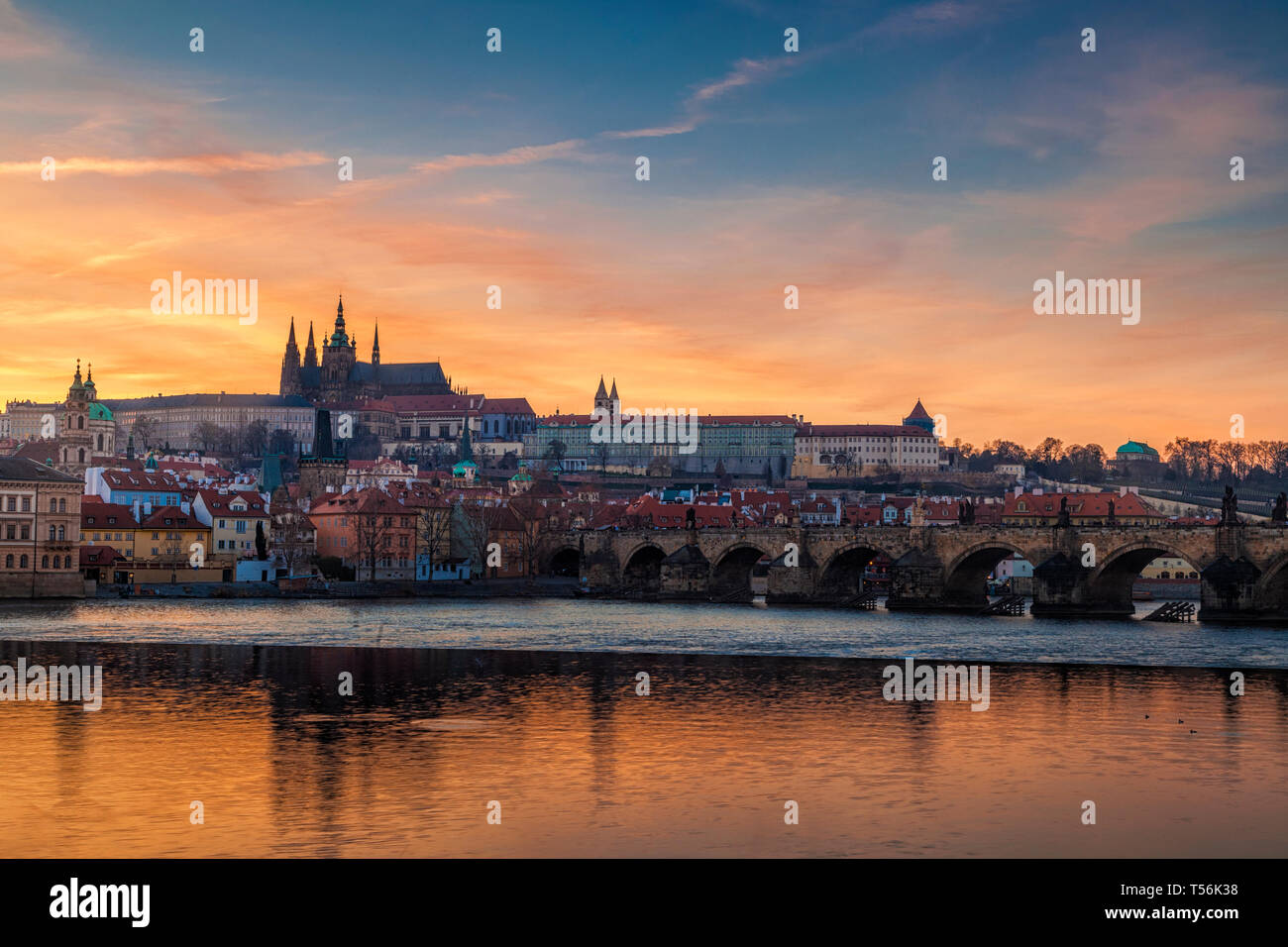 Sunset over prague castle charles hi-res stock photography and images - Alamy