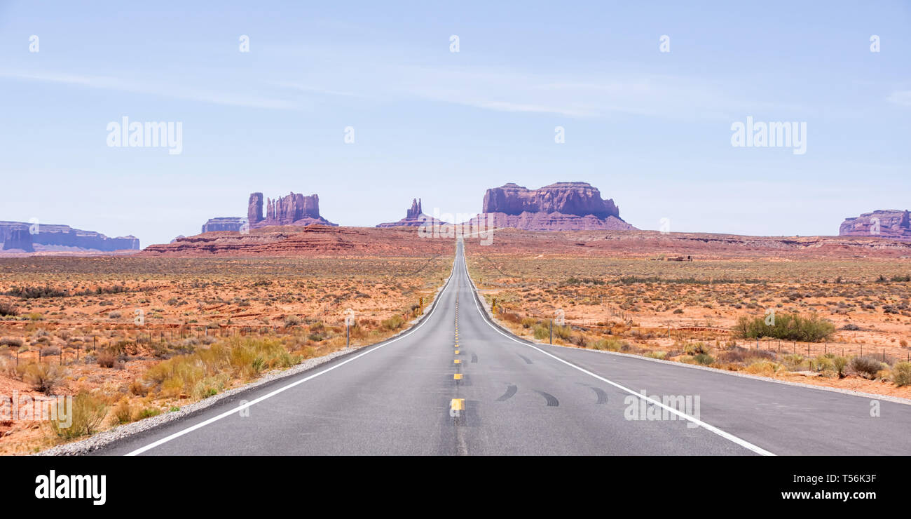 The road to Monument Valley in Utah, USA Stock Photo - Alamy