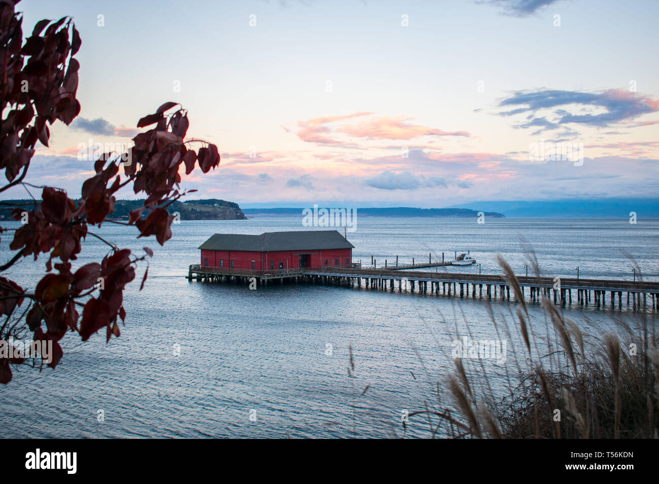 Oceanfront pier house hi-res stock photography and images - Alamy