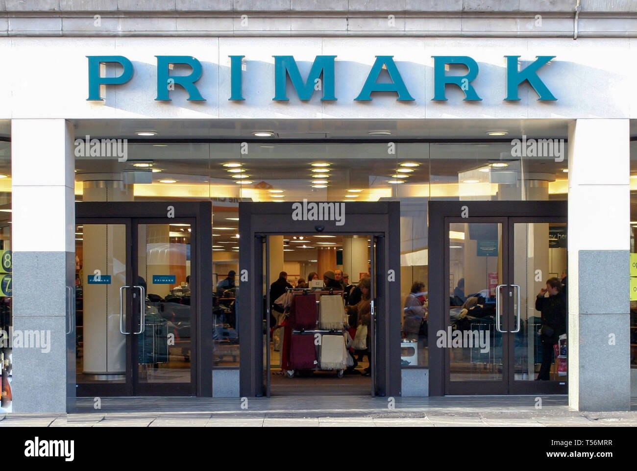 Reading primark hi-res stock photography and images - Alamy