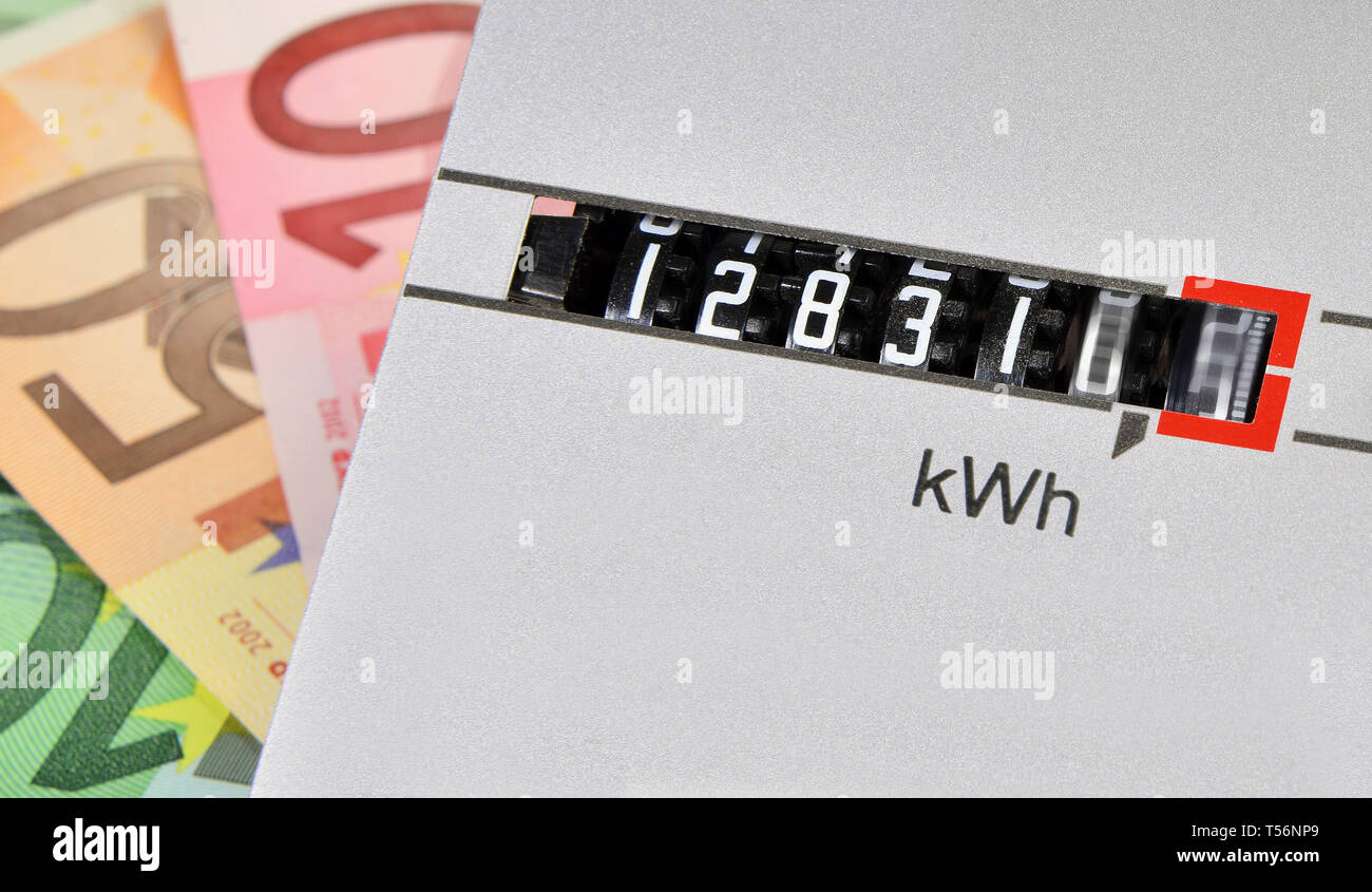 Saving money concept smart hi-res stock photography and images - Alamy