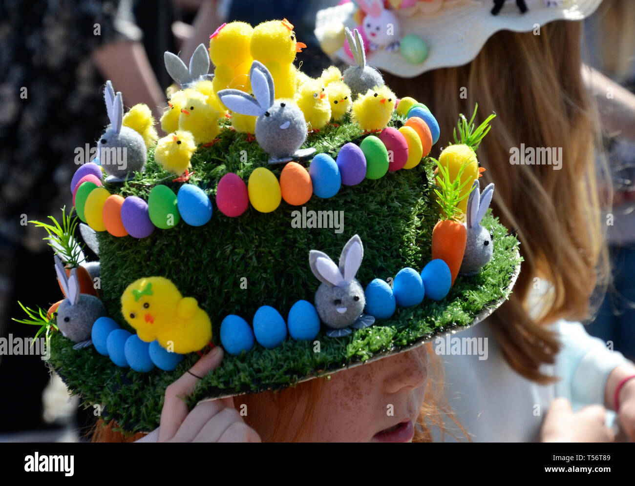 Easter bonnet hi-res stock photography and images - Alamy