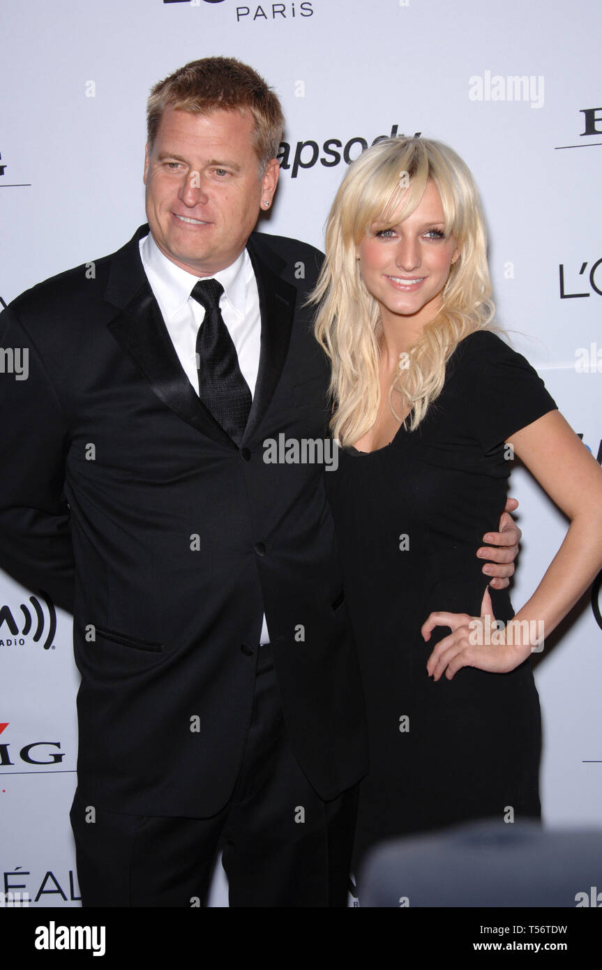 LOS ANGELES, CA. February 07, 2006: Pop star ASHLEE SIMPSON & father ...