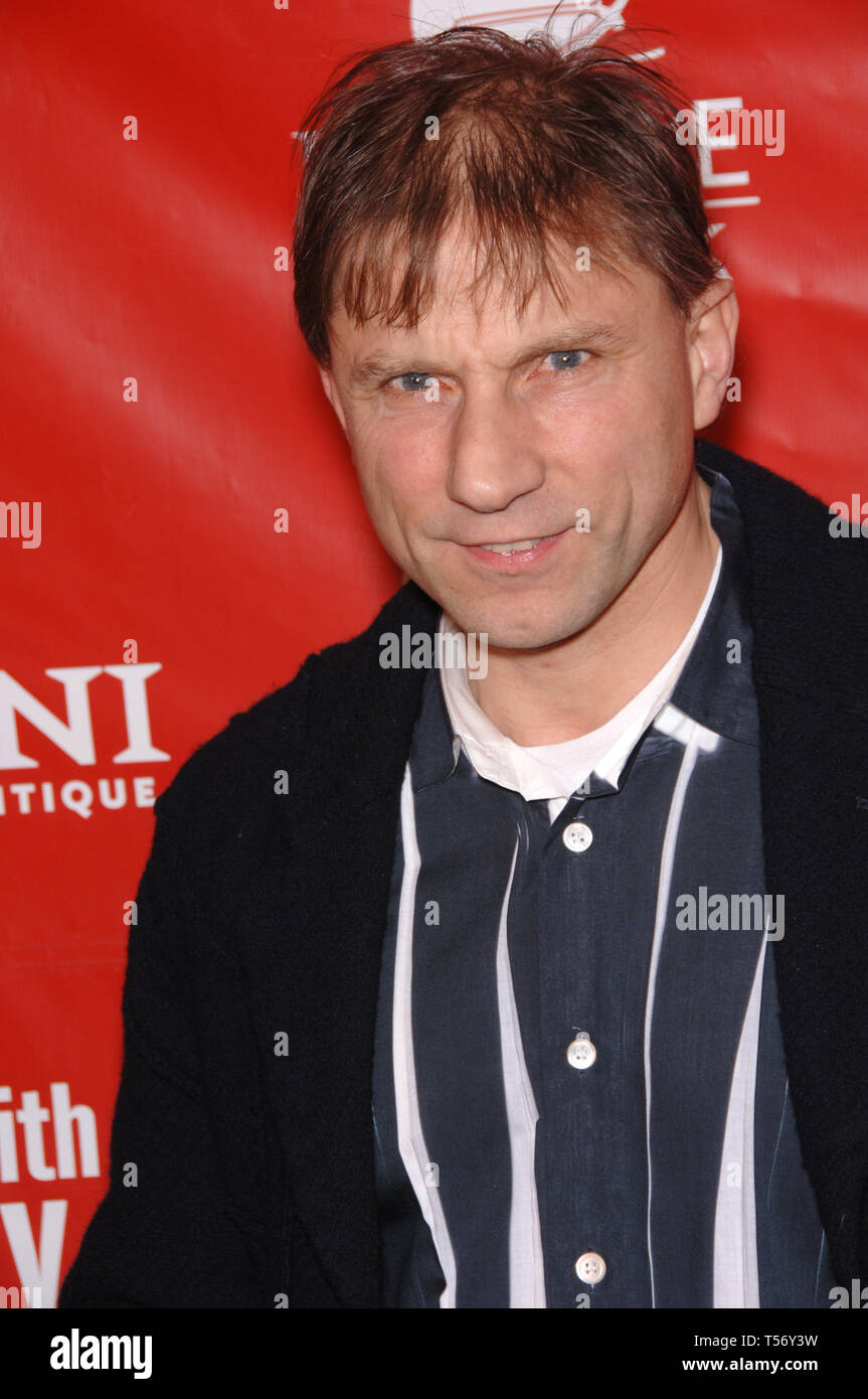 LOS ANGELES, CA. March 27, 2006: Actor SIMON McBURNEY at the Los ...