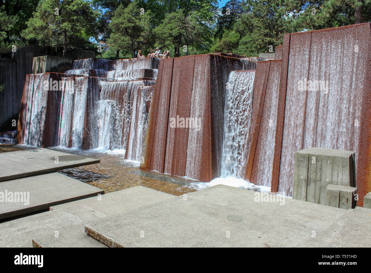 Portland oregon fountain hi-res stock photography and images - Alamy