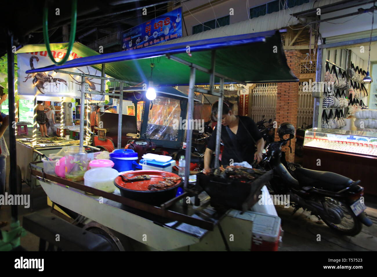 night market in siem reap Stock Photo - Alamy