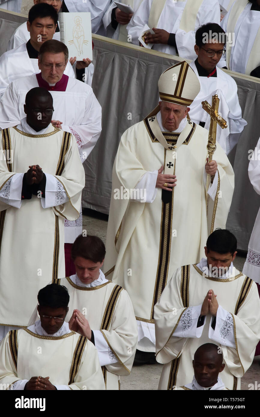 Holy See, Vatican, Italy. 21st Apr, 2019. POPE FRANCIS celebrates the ...