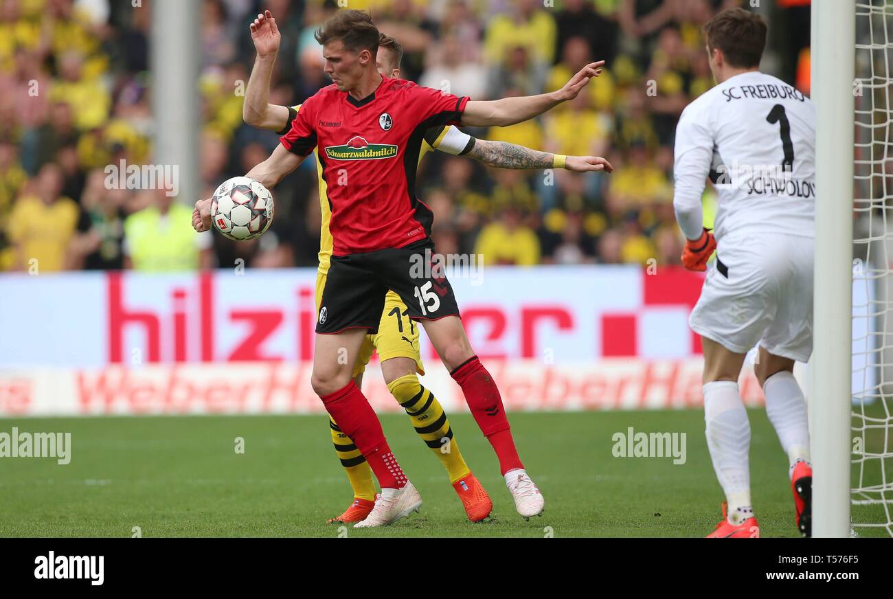 firo: 21.04.2019, football, 1.Bundesliga, season 2018/2019, SC Freiburg ...