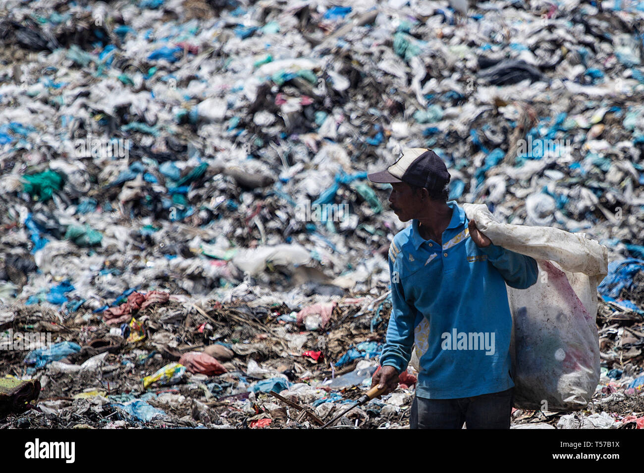 Plastic bottle dump site hi-res stock photography and images - Alamy
