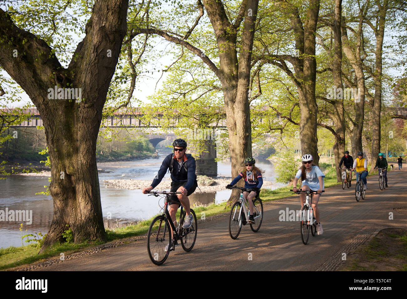 Riverside paths hi-res stock photography and images - Alamy