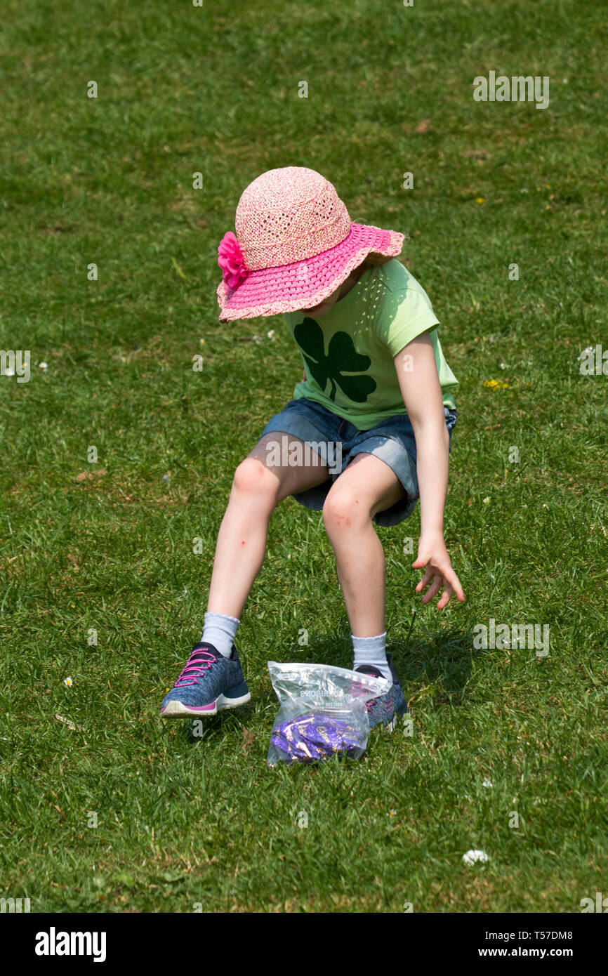 Egg cracking game hi-res stock photography and images - Alamy