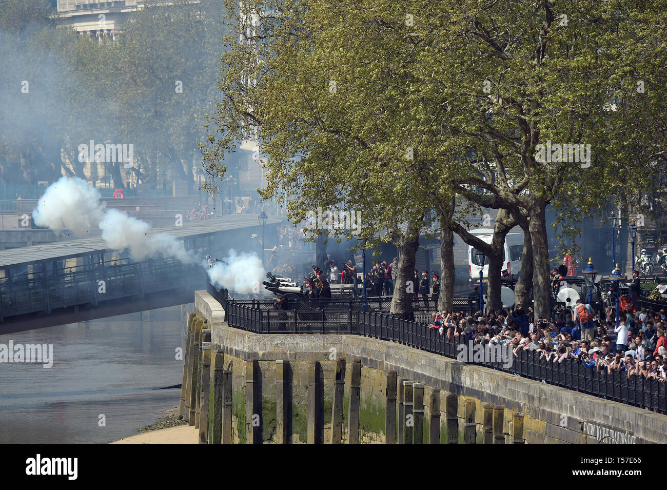 Queens birthday gun salute at tower hi-res stock photography and images ...
