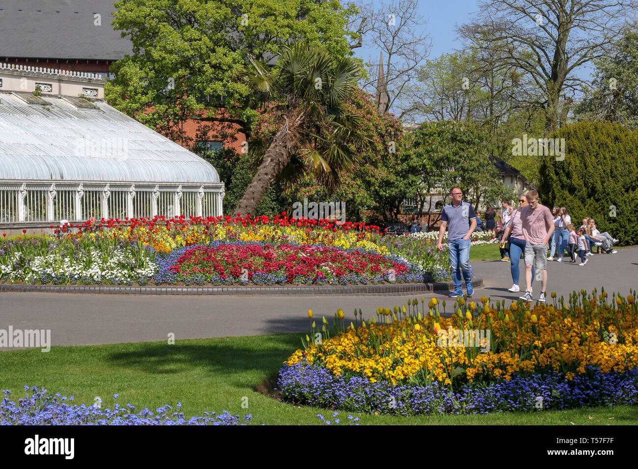 Botanic Gardens, Belfast, UK. 22nd Apr, 2019. UK weather: the superb ...