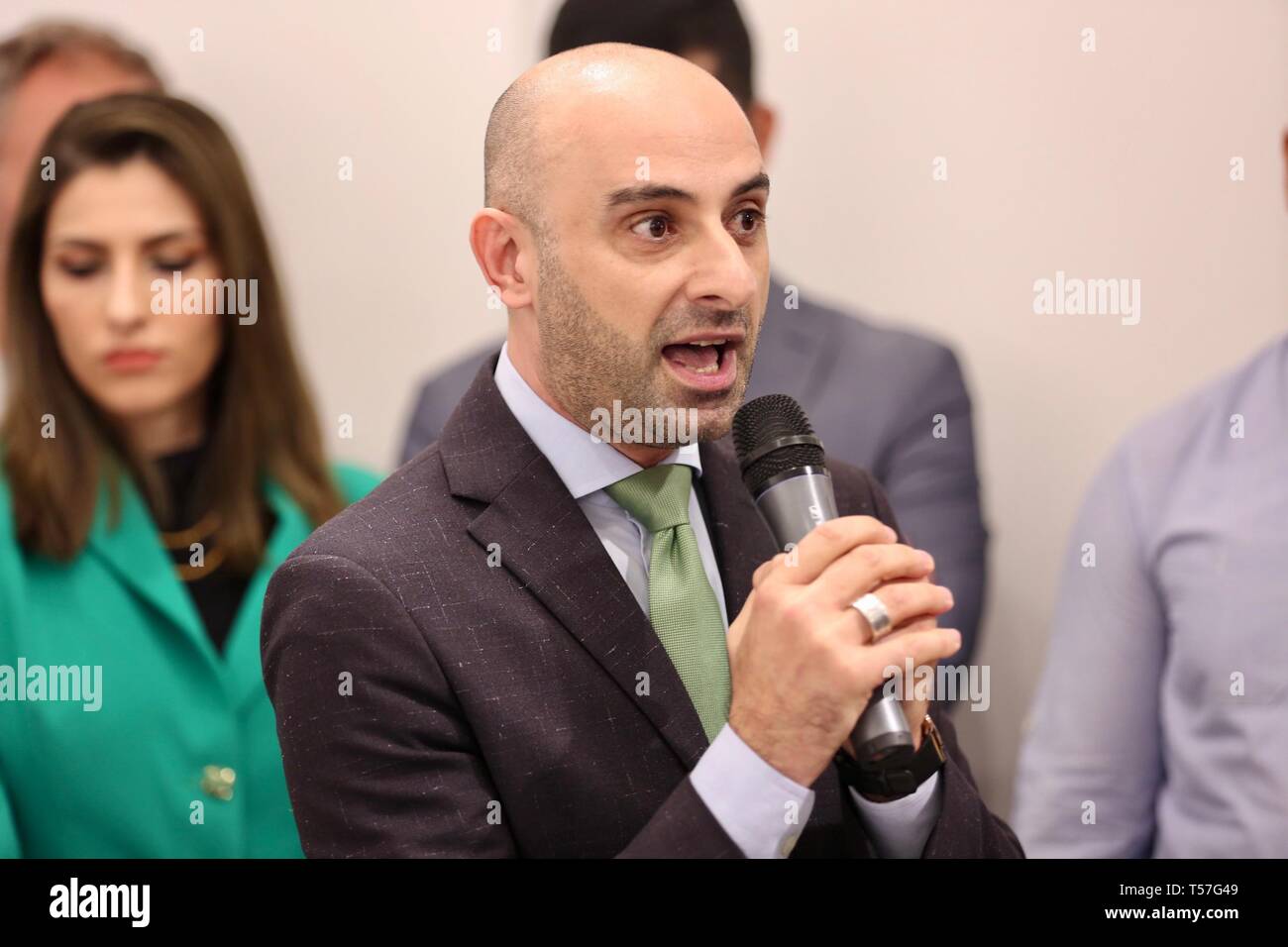 Baghdad, Iraq. 20th Apr, 2019. Iraqi artist Zaid al-Ani speaks at his ...