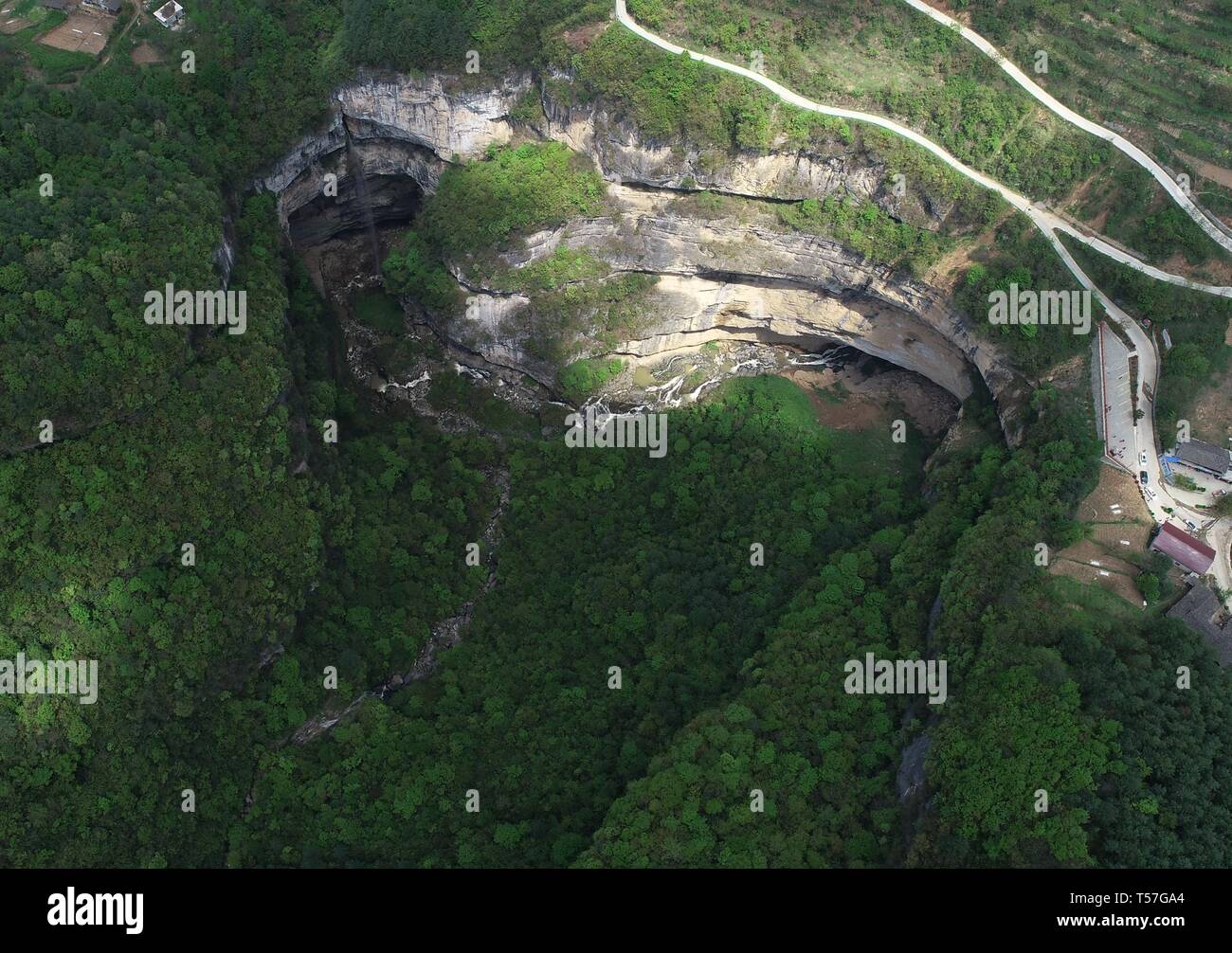 Tiankeng hi-res stock photography and images - Alamy