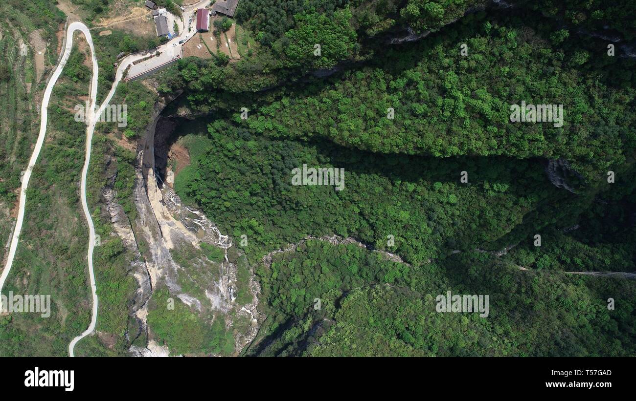 Tiankeng hi-res stock photography and images - Alamy