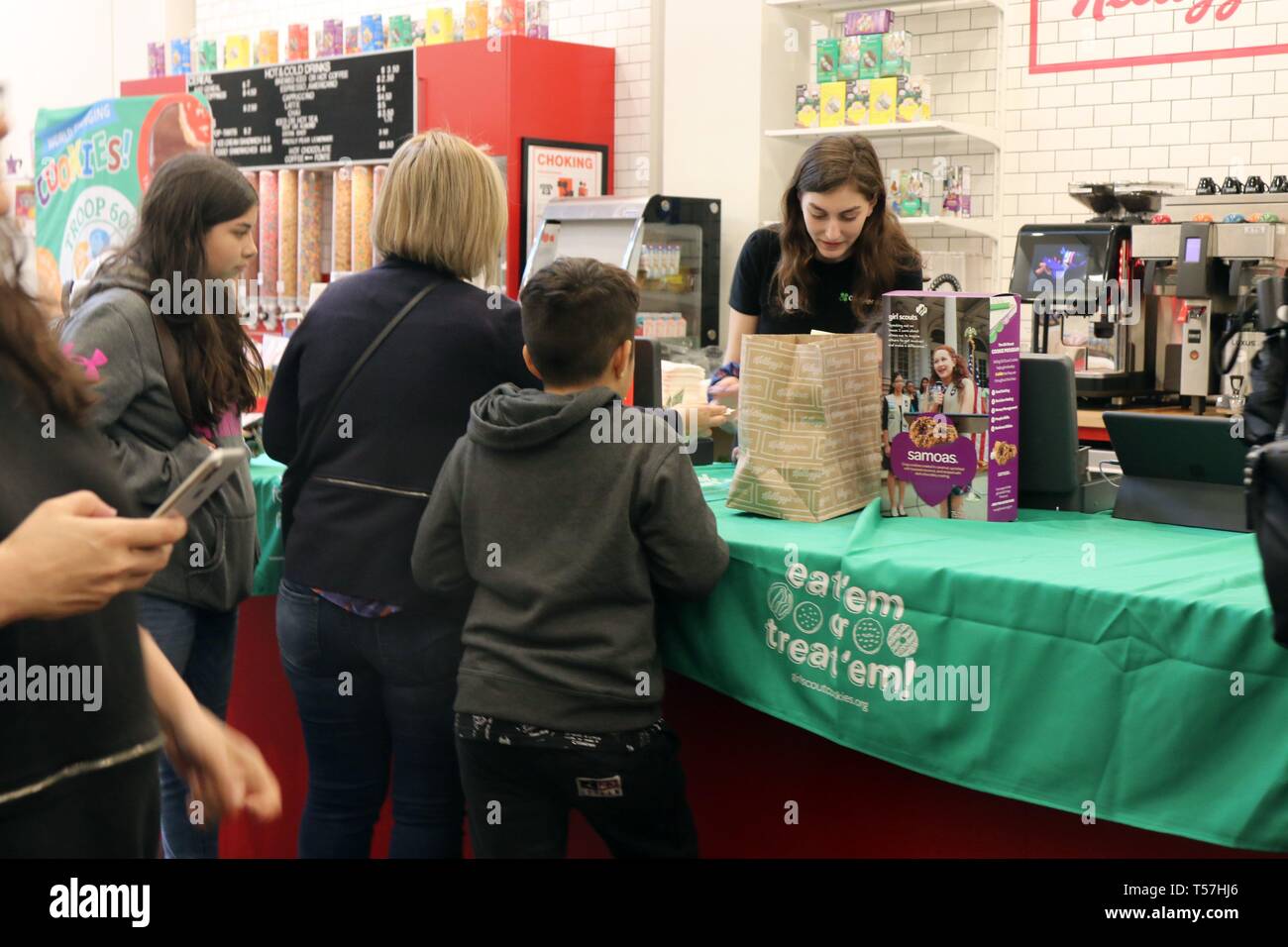 Girl scout cookie sales hi-res stock photography and images - Alamy