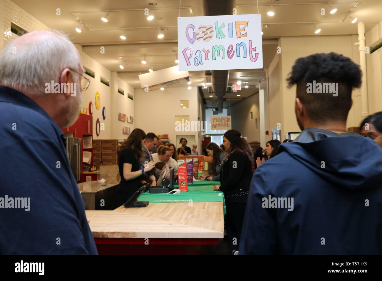 Girl scout cookie sales hi-res stock photography and images - Alamy