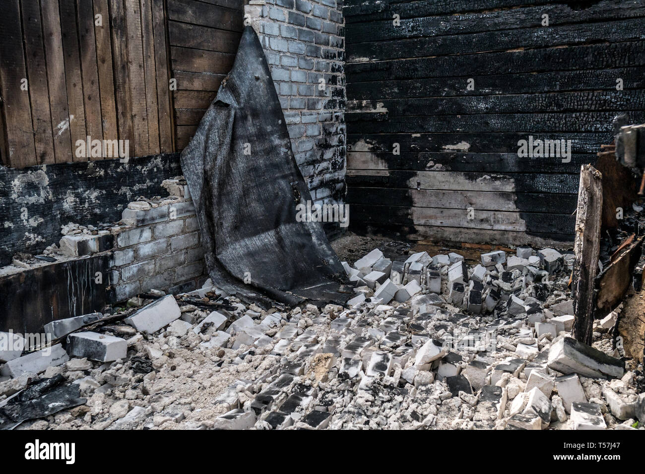 The remains of the burned house. Burnt walls Stock Photo - Alamy