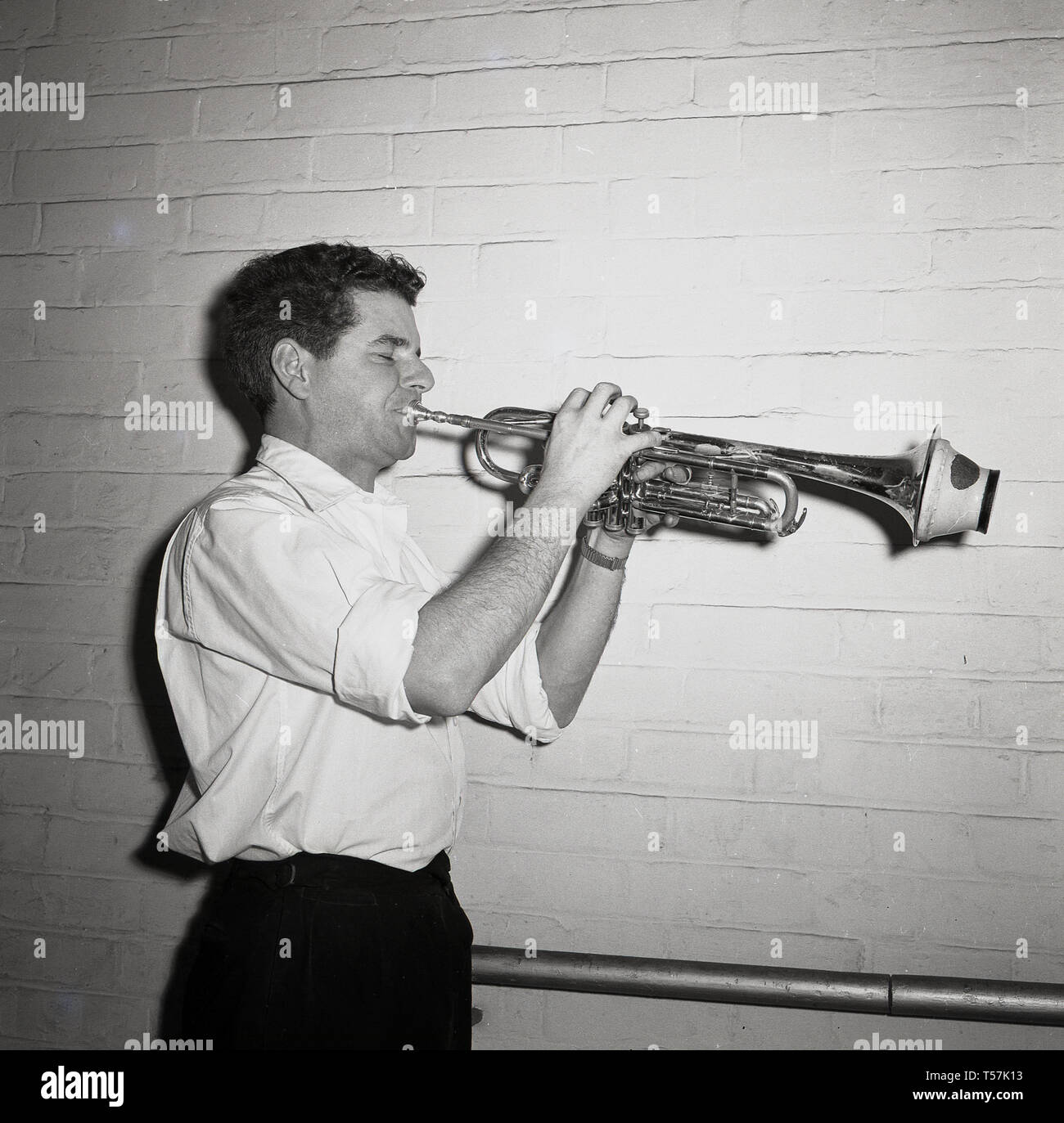 Trumpet player black hi-res stock photography and images - Alamy