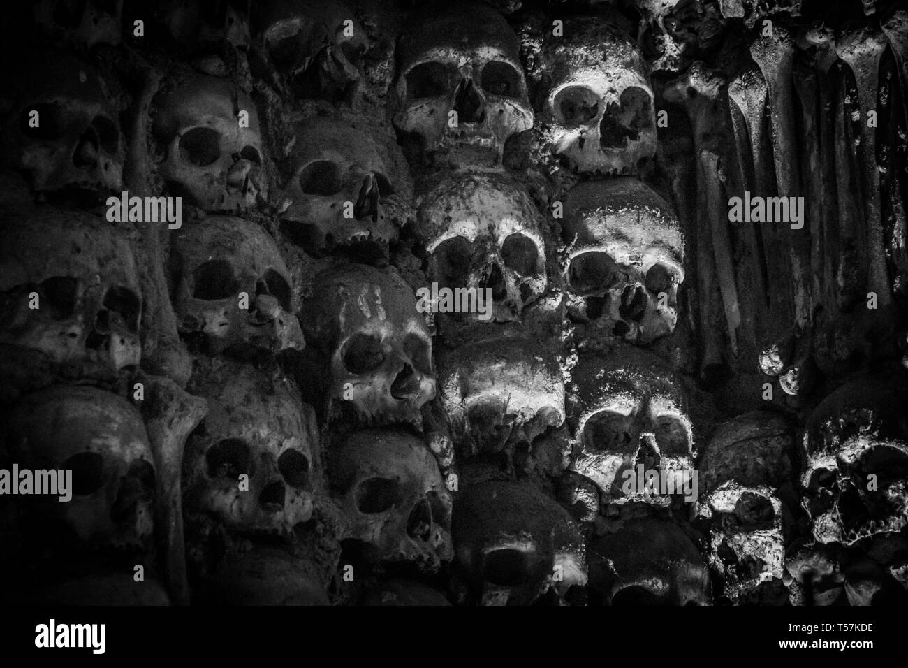 A Creepy Wall of Human Skulls in Portugal's Chapel of Bones in Evora ...