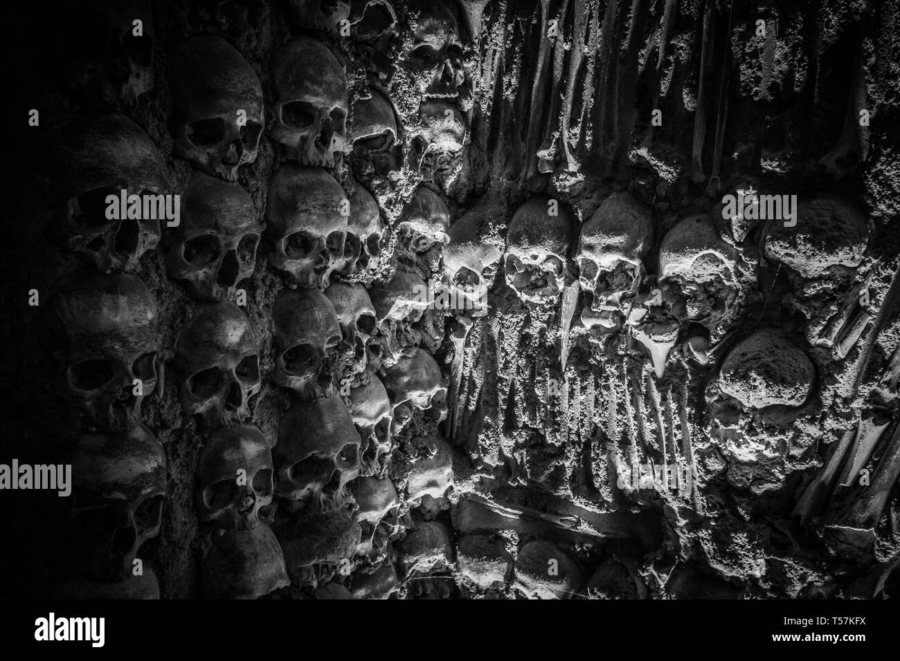 A Creepy Wall of Human Skulls in Portugal's Chapel of Bones in Evora ...