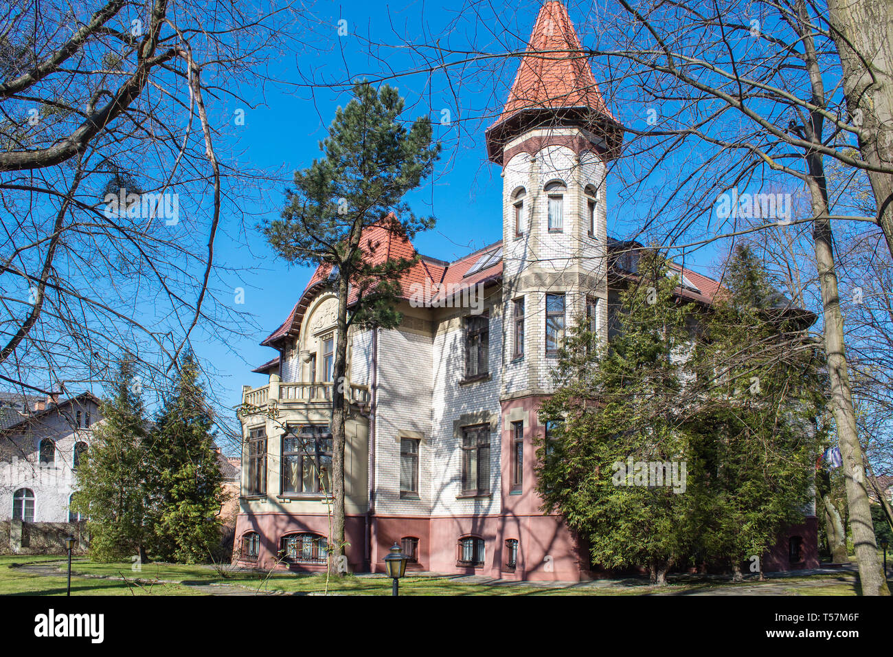 Mansion modern exterior hi-res stock photography and images - Alamy