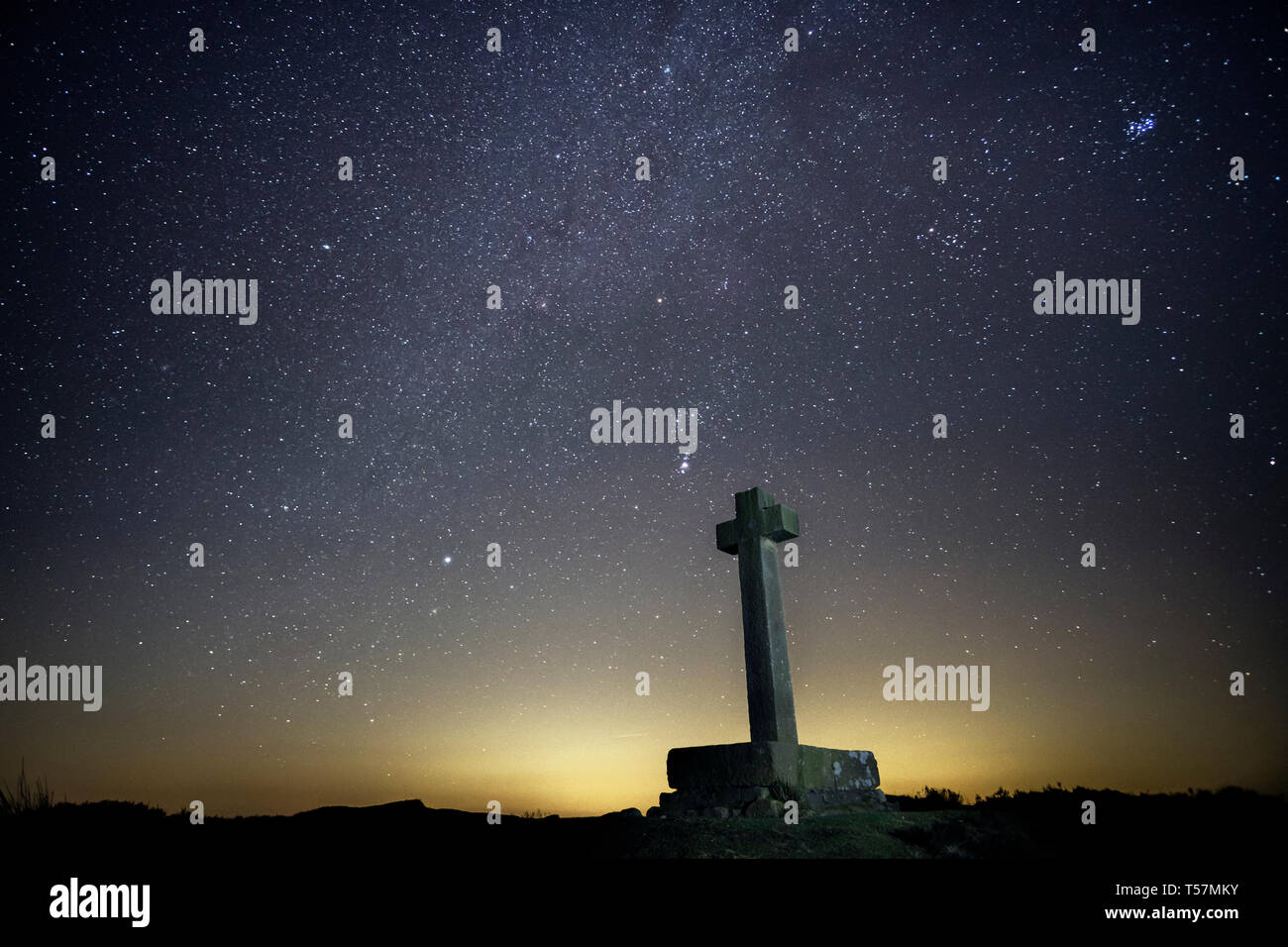 Stars above Anna Cross, Rosedale Abbey, North York Moors Stock Photo ...