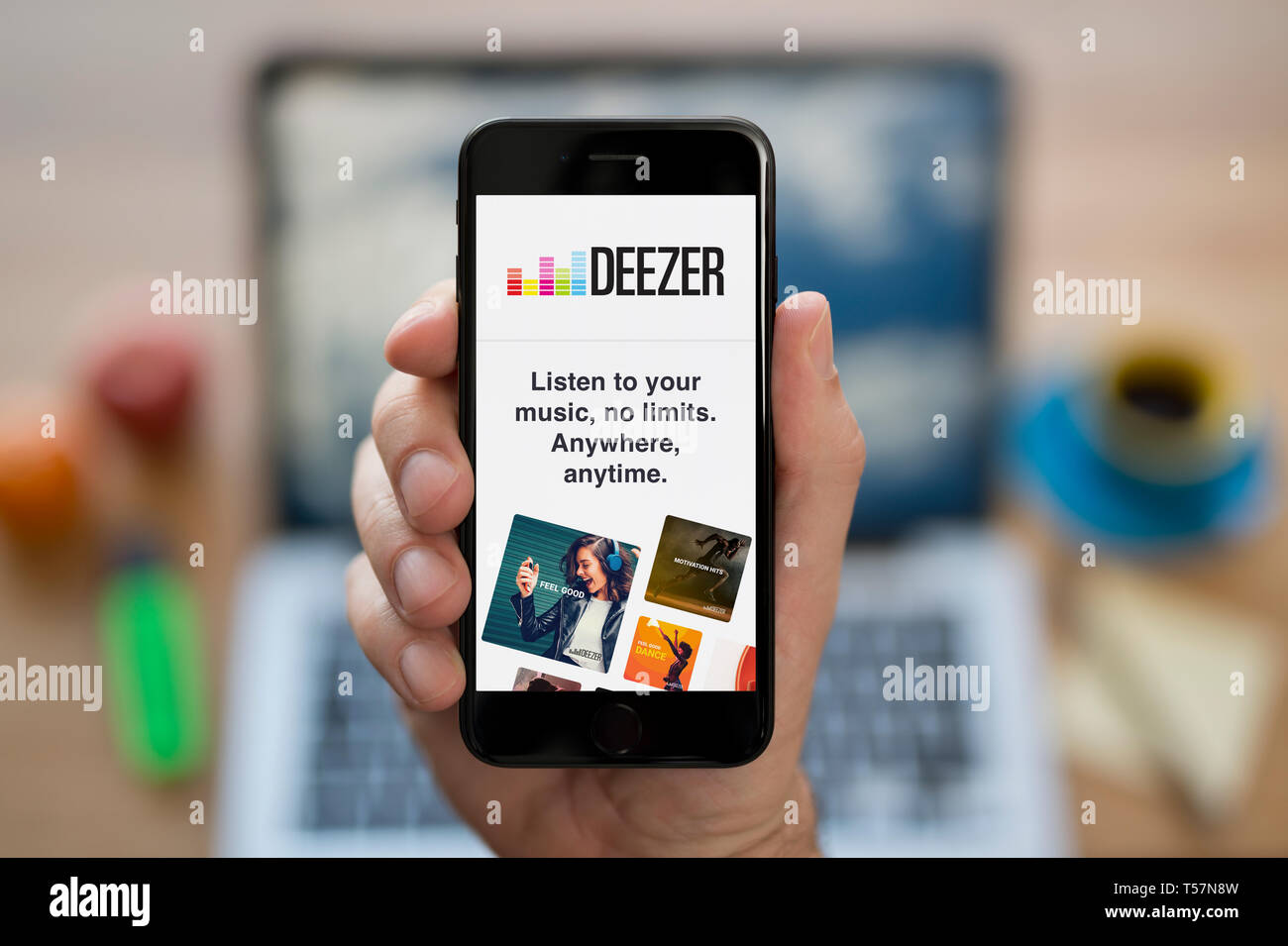 Deezer editorial hi-res stock photography and images - Alamy
