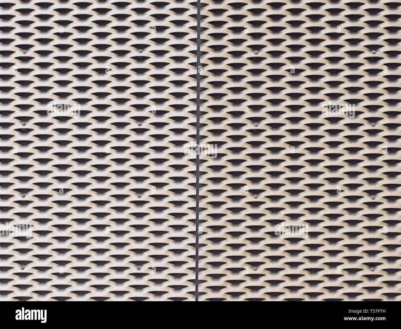 Cells metal mesh fence old hi-res stock photography and images - Alamy