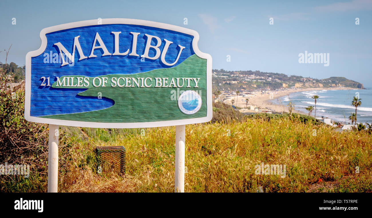 Welcome to Malibu sign at the PCH - MALIBU, USA - MARCH 29, 2019 Stock ...