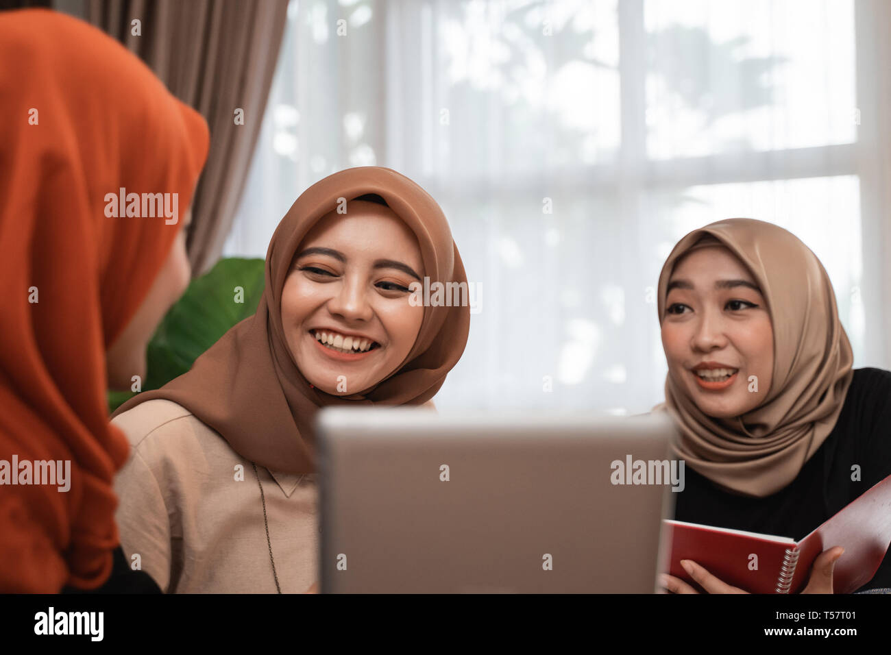 muslim woman using tablet Stock Photo - Alamy