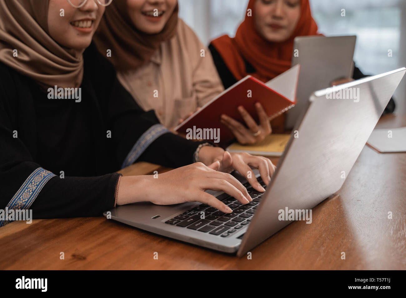student discussing together using laptop Stock Photo - Alamy