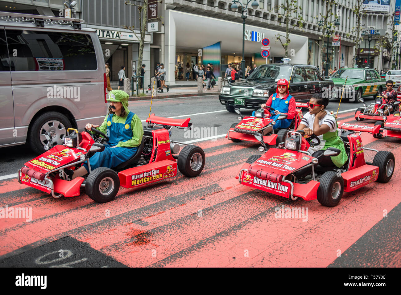 Tokyo mario kart hi-res stock photography and images - Alamy