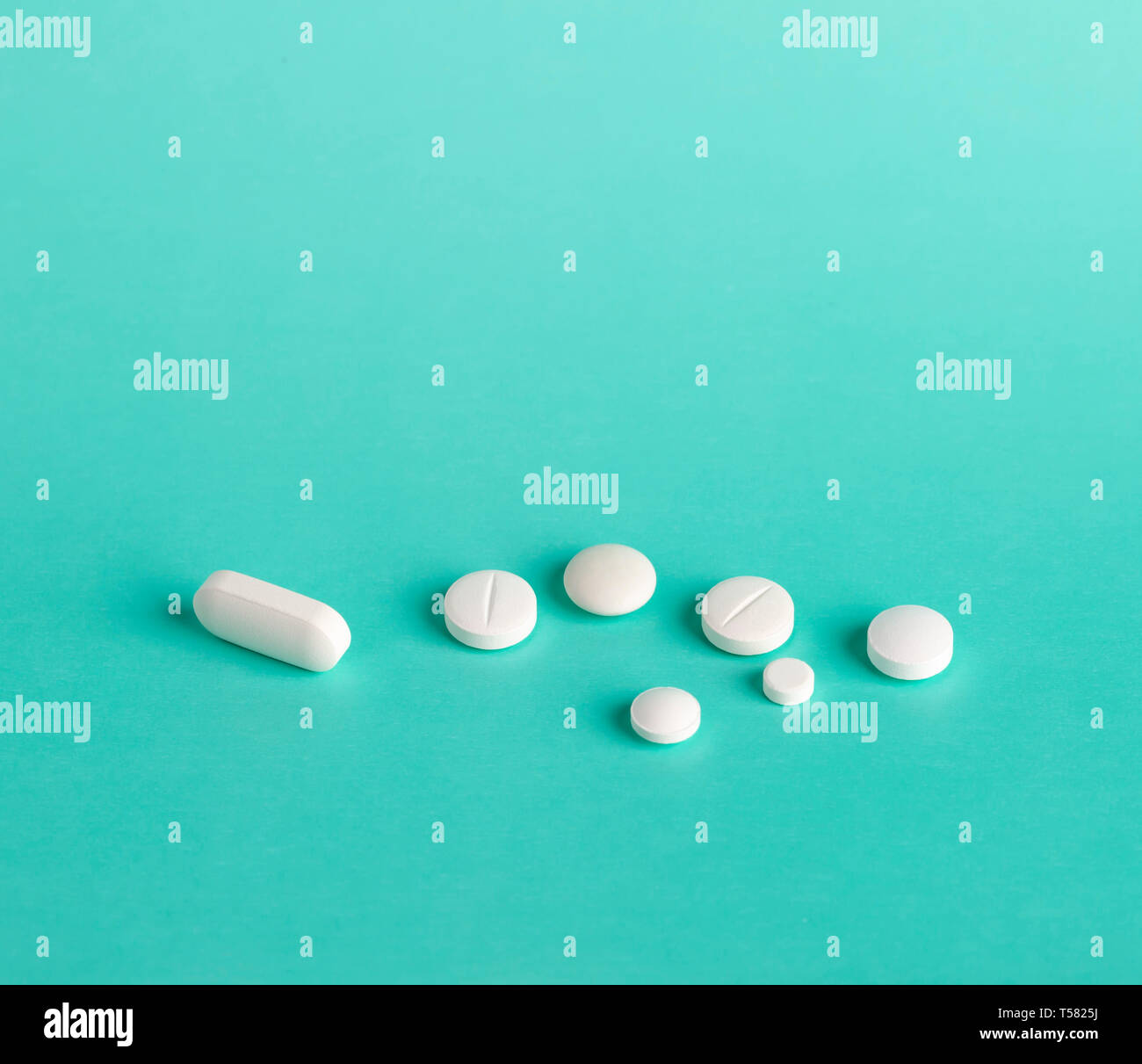 Various medicinal tablets and capsules Stock Photo - Alamy