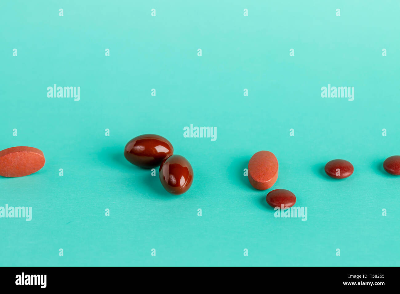 Various medicinal tablets and capsules Stock Photo - Alamy