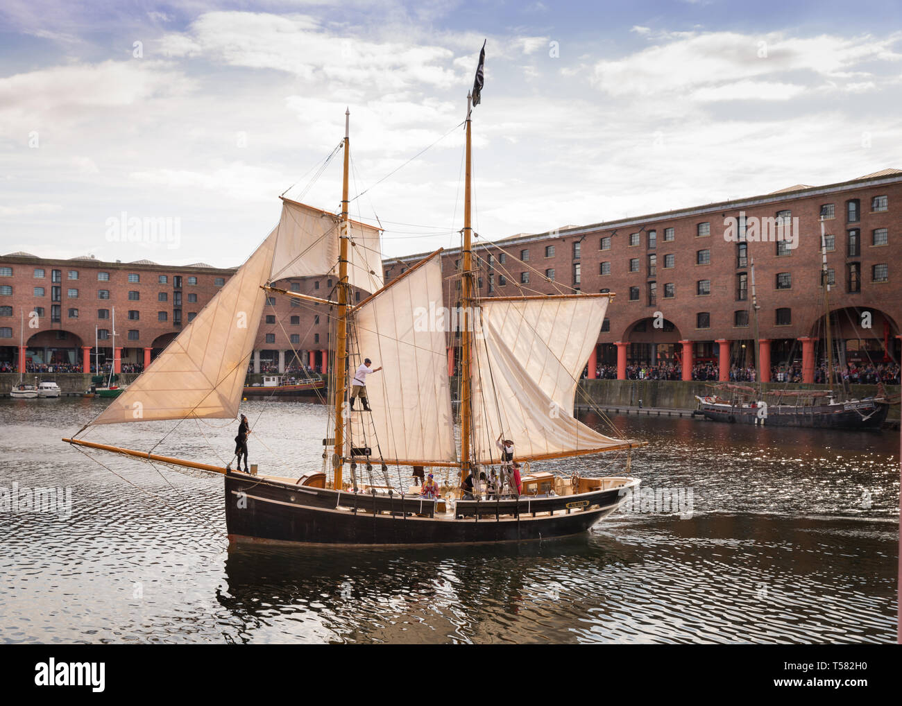 Liverpool ship boat hi-res stock photography and images - Alamy