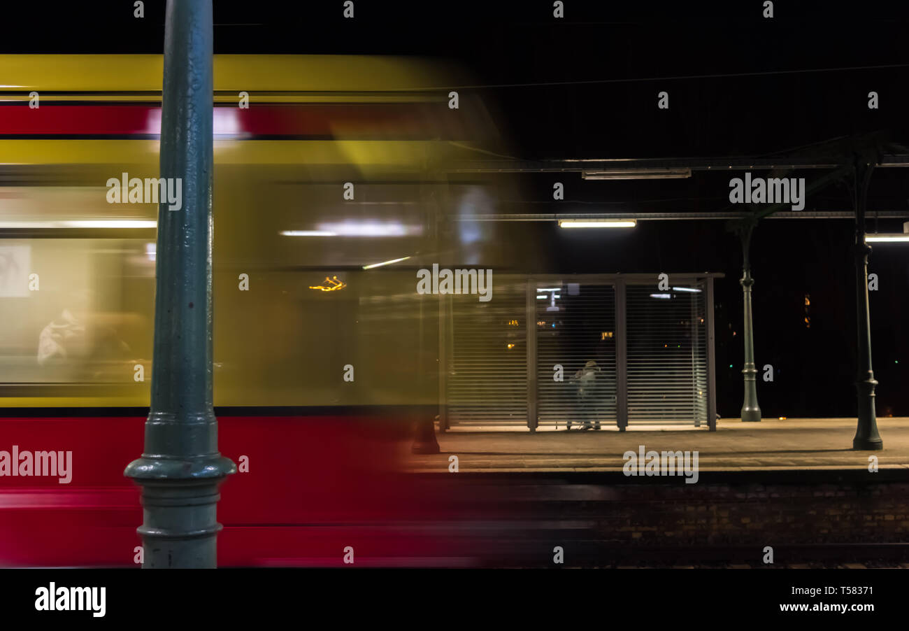 Railroad train at night hi-res stock photography and images - Alamy